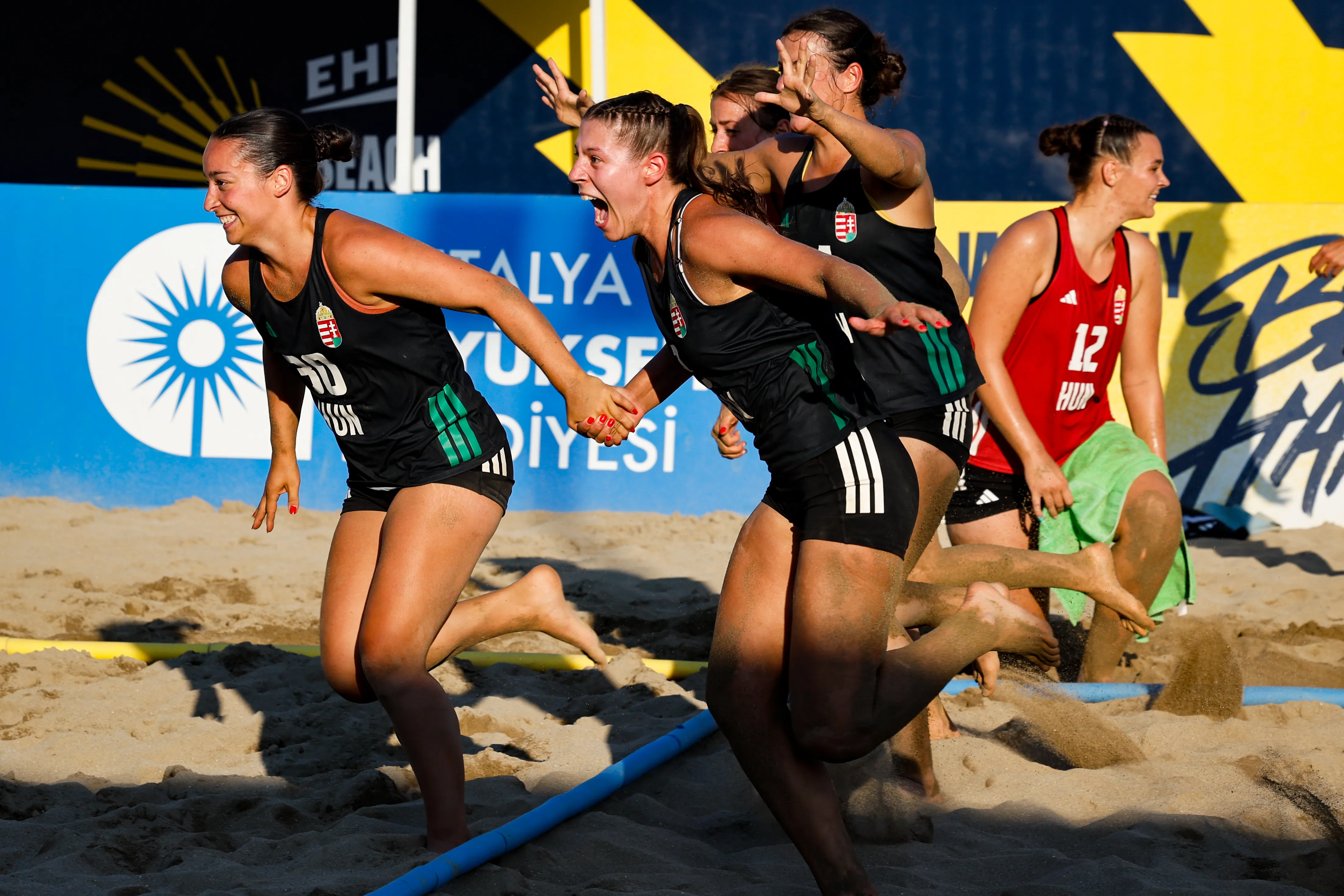 Women's quarter-finalists confirmed, with one spot open on men's side