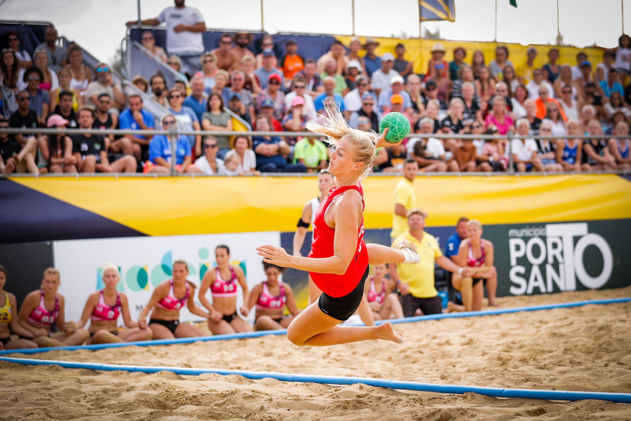 Beach Handball: Best club teams meet in Portugal