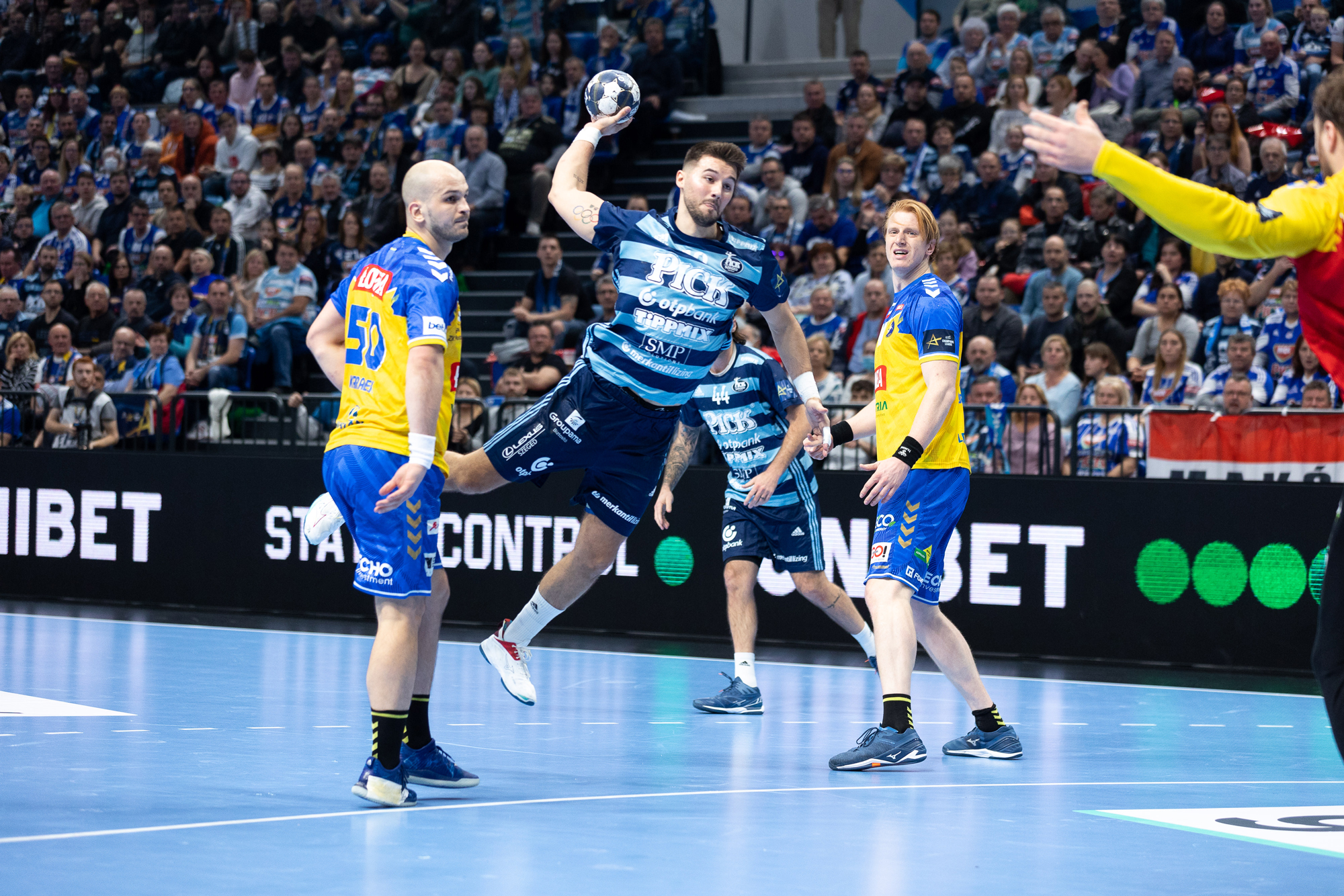 Kielce climb to top of the group