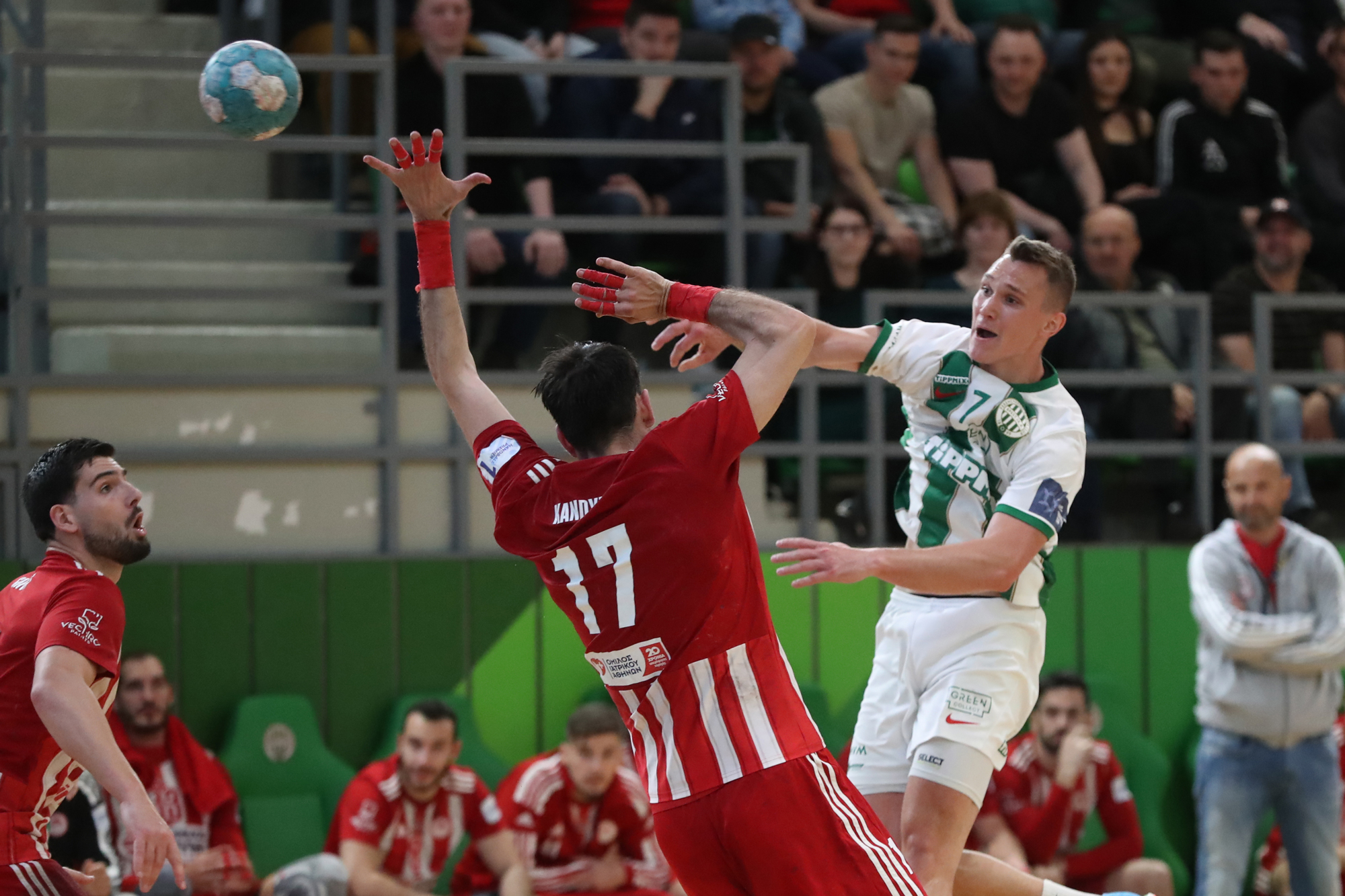 Valur win big, FTC and Olympiacos share the points