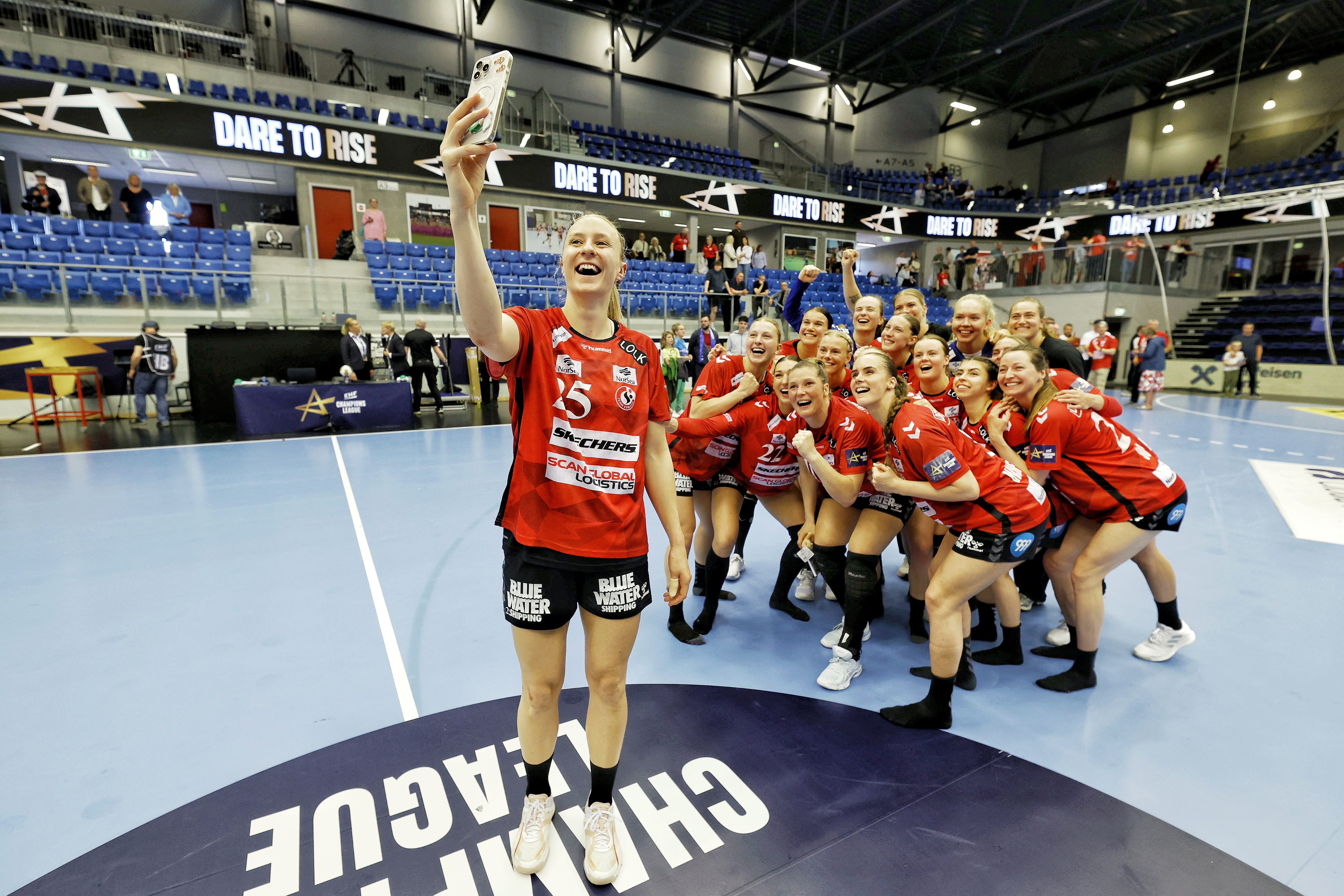 Esbjerg clinch EHF FINAL4 berth in tight battle; Neagu waves goodbye