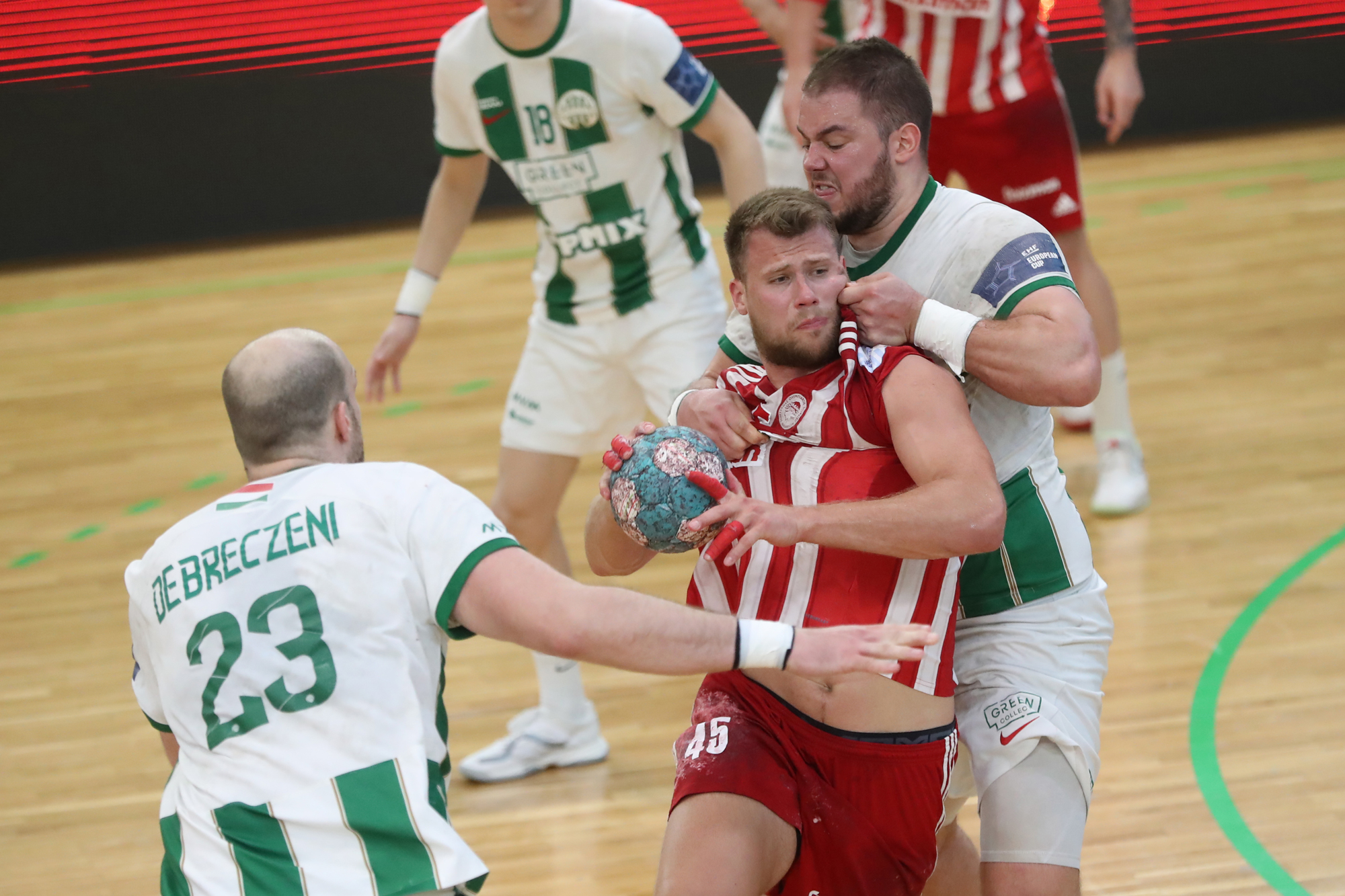 Valur win big, FTC and Olympiacos share the points