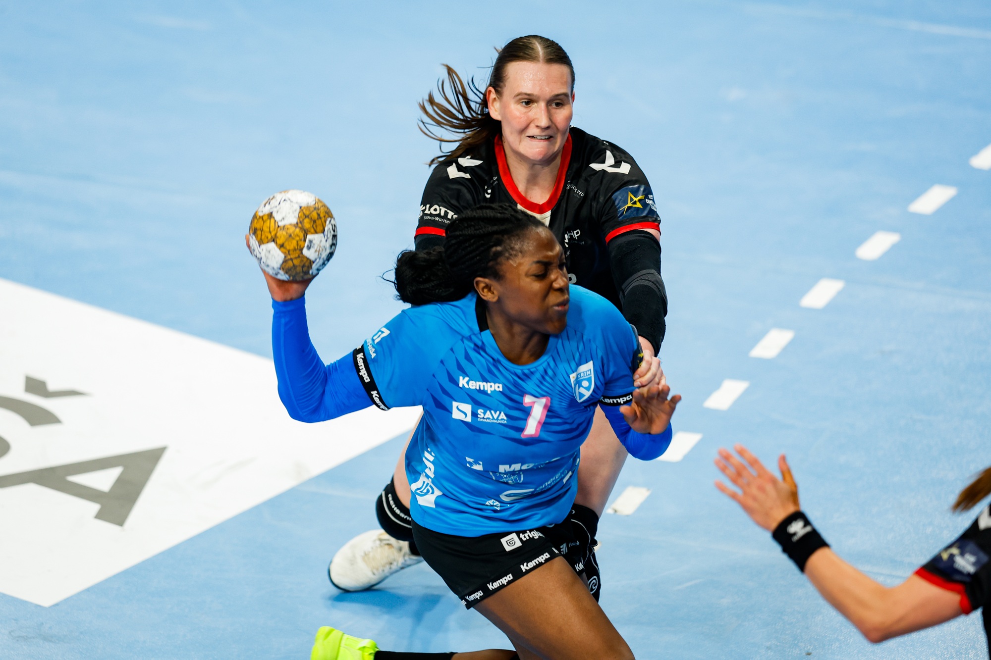 French handball star says her "head is a boiling pot during a game"