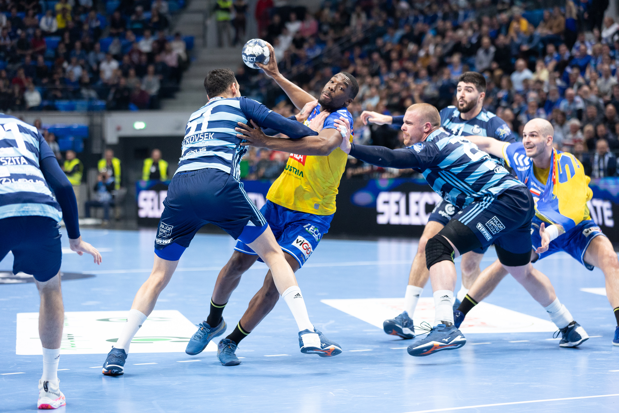 Kielce climb to top of the group