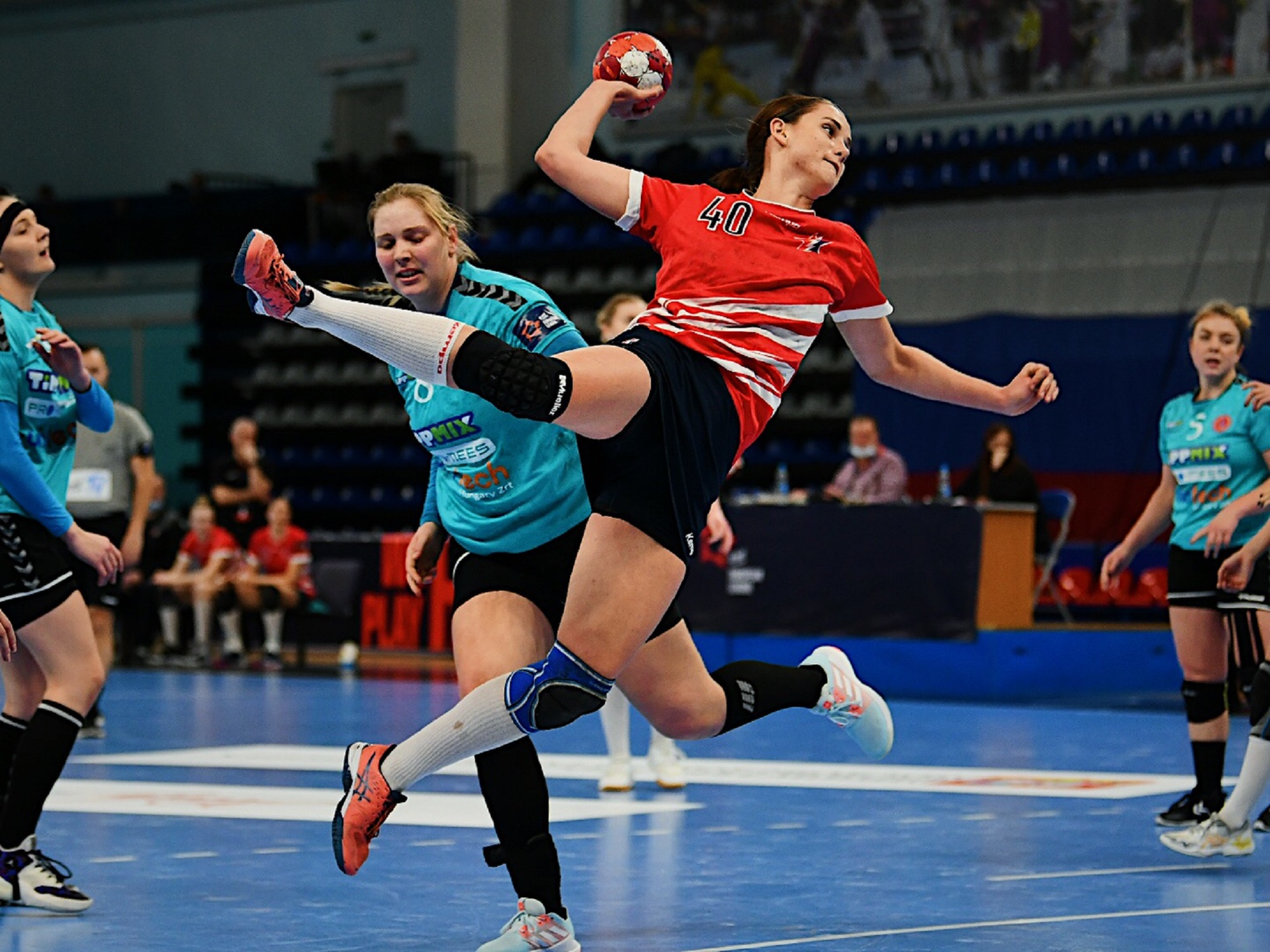 Quarter-final action starts in Russia and Romania