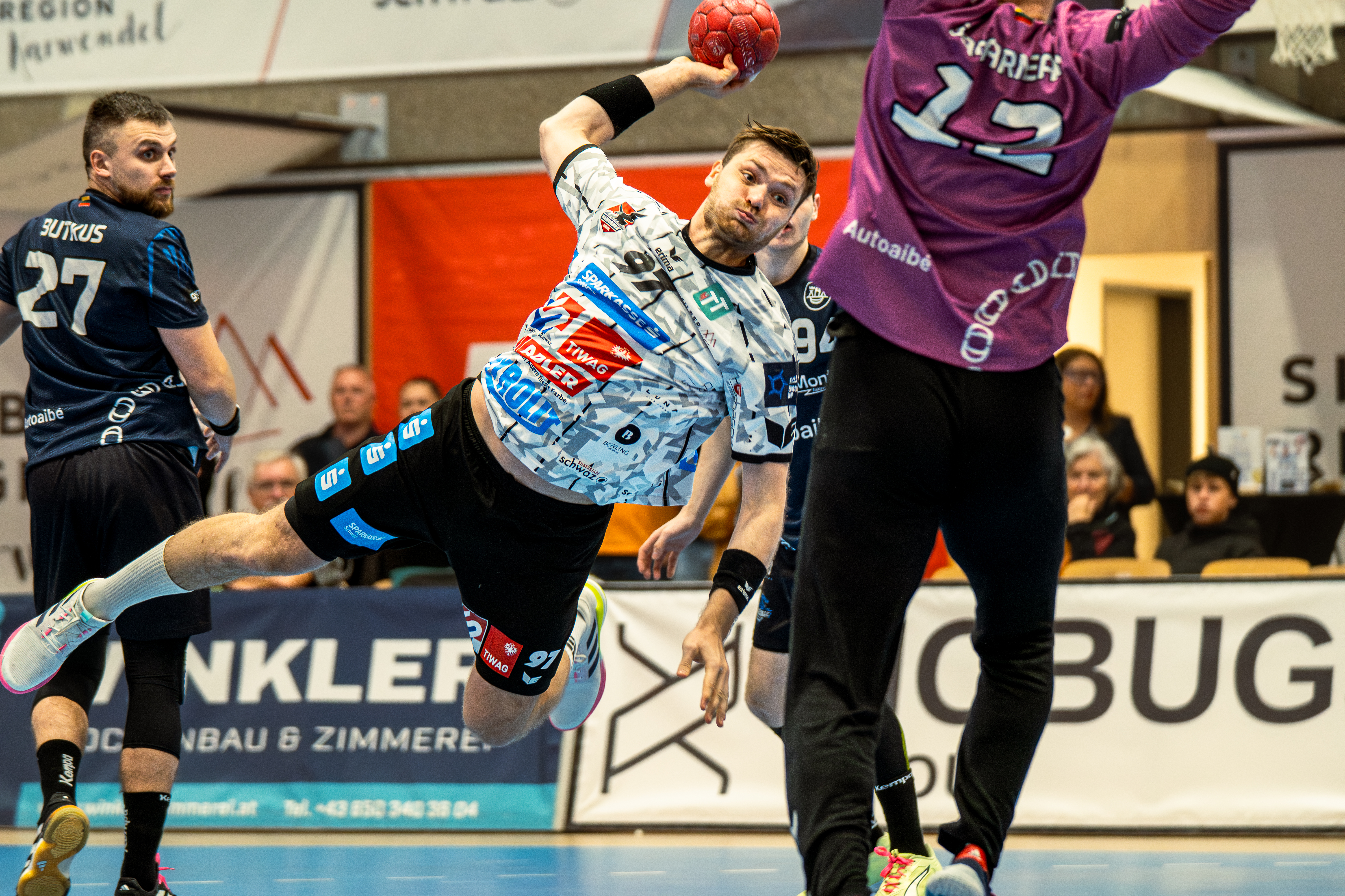 First teams clinch next round in EHF European Cup Men