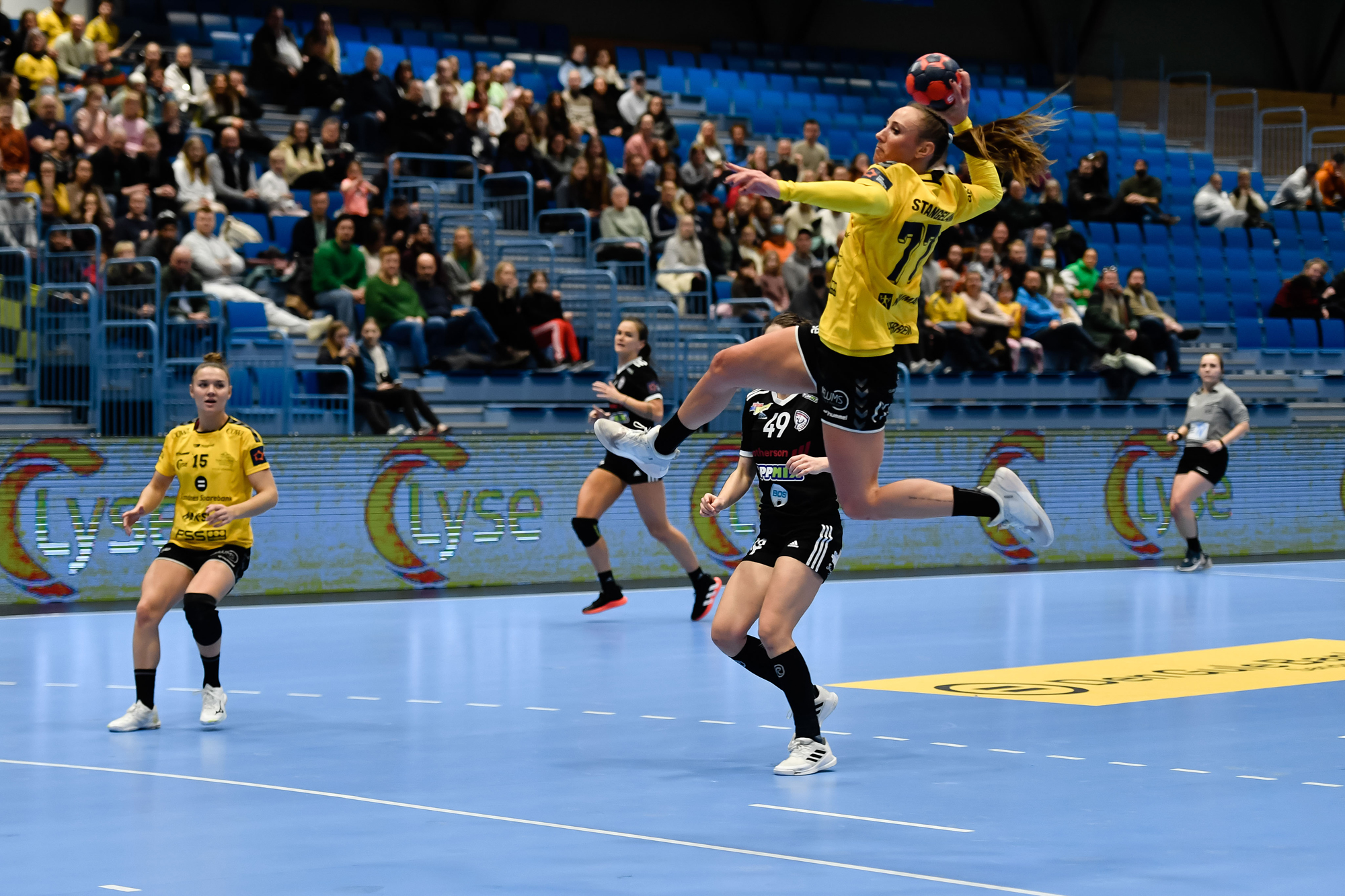 Sola secure quarter-final spot