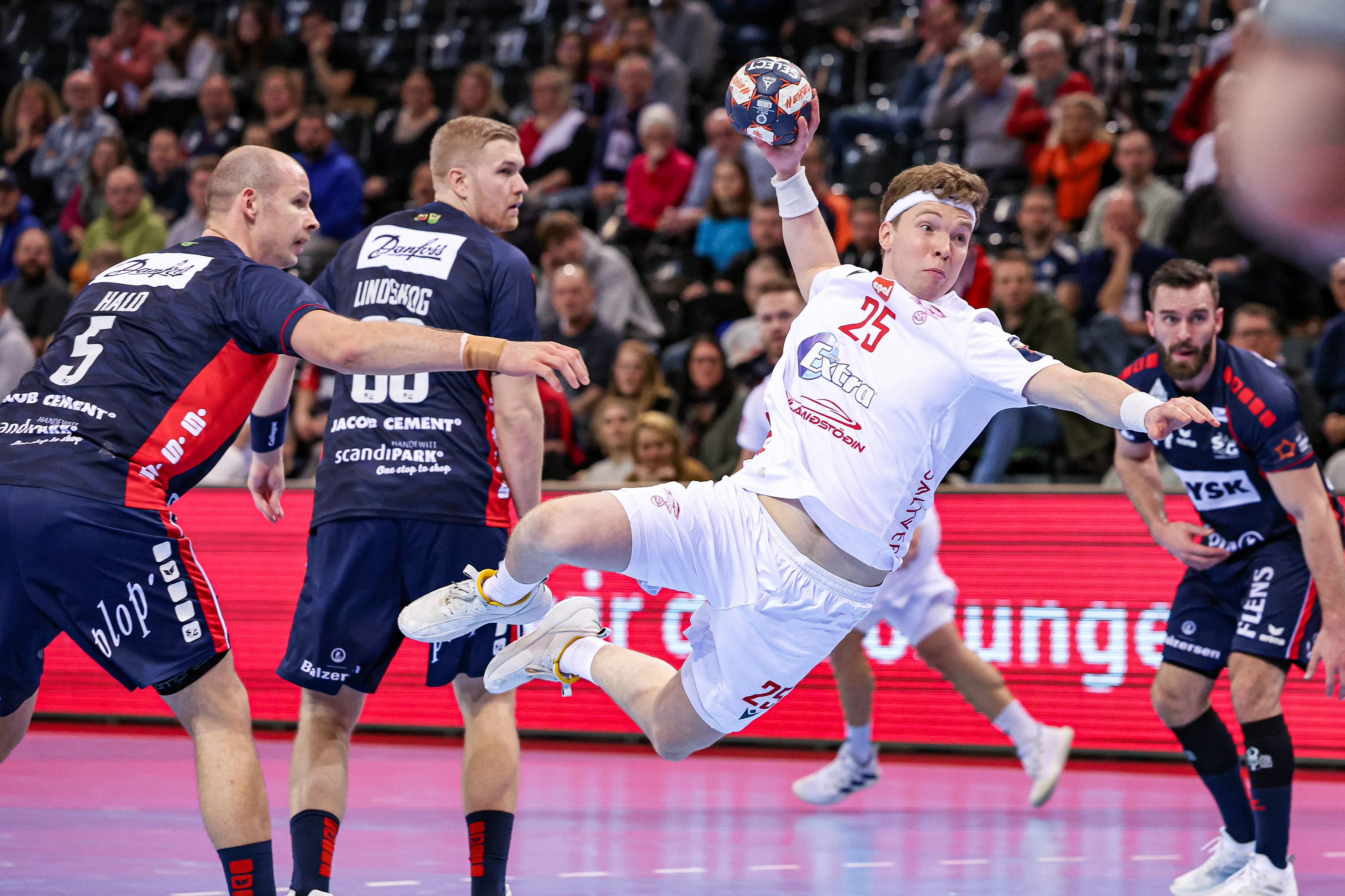 Coverage of the EHF European League Men 2022/23 round 8