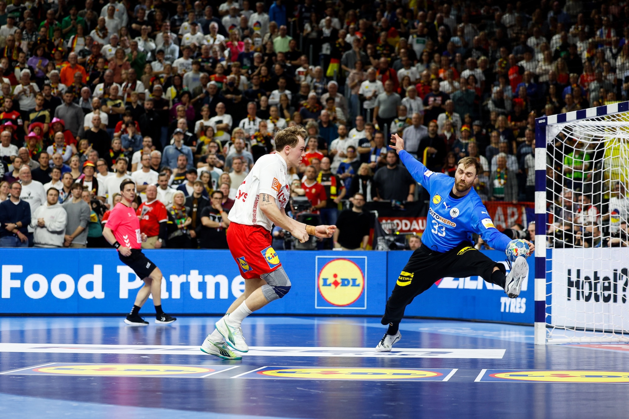 How positioning and technique shape modern goalkeeping