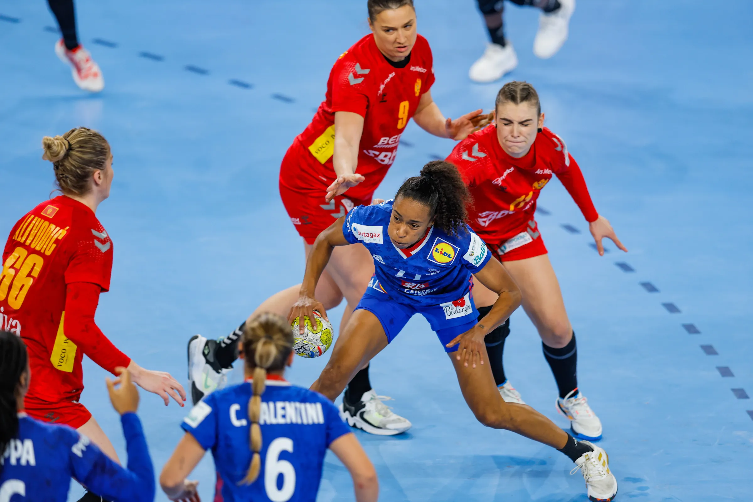 Examining the key factors in female player dropout