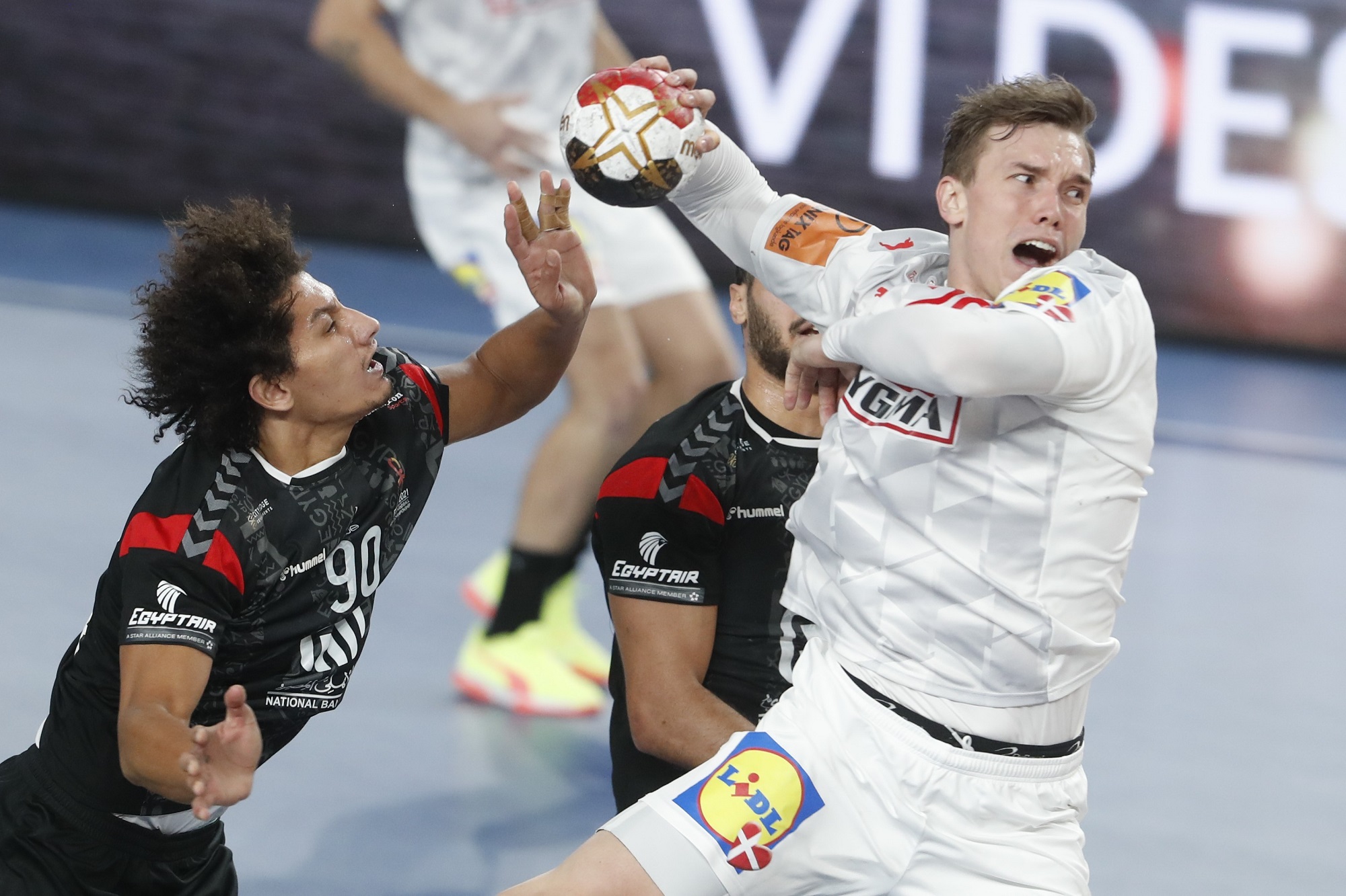 Dramatic win sends Denmark into all-European semi-final