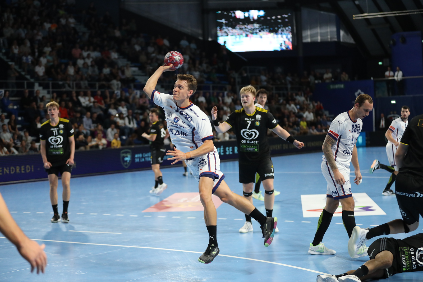 Montpellier aim to celebrate 40th in style