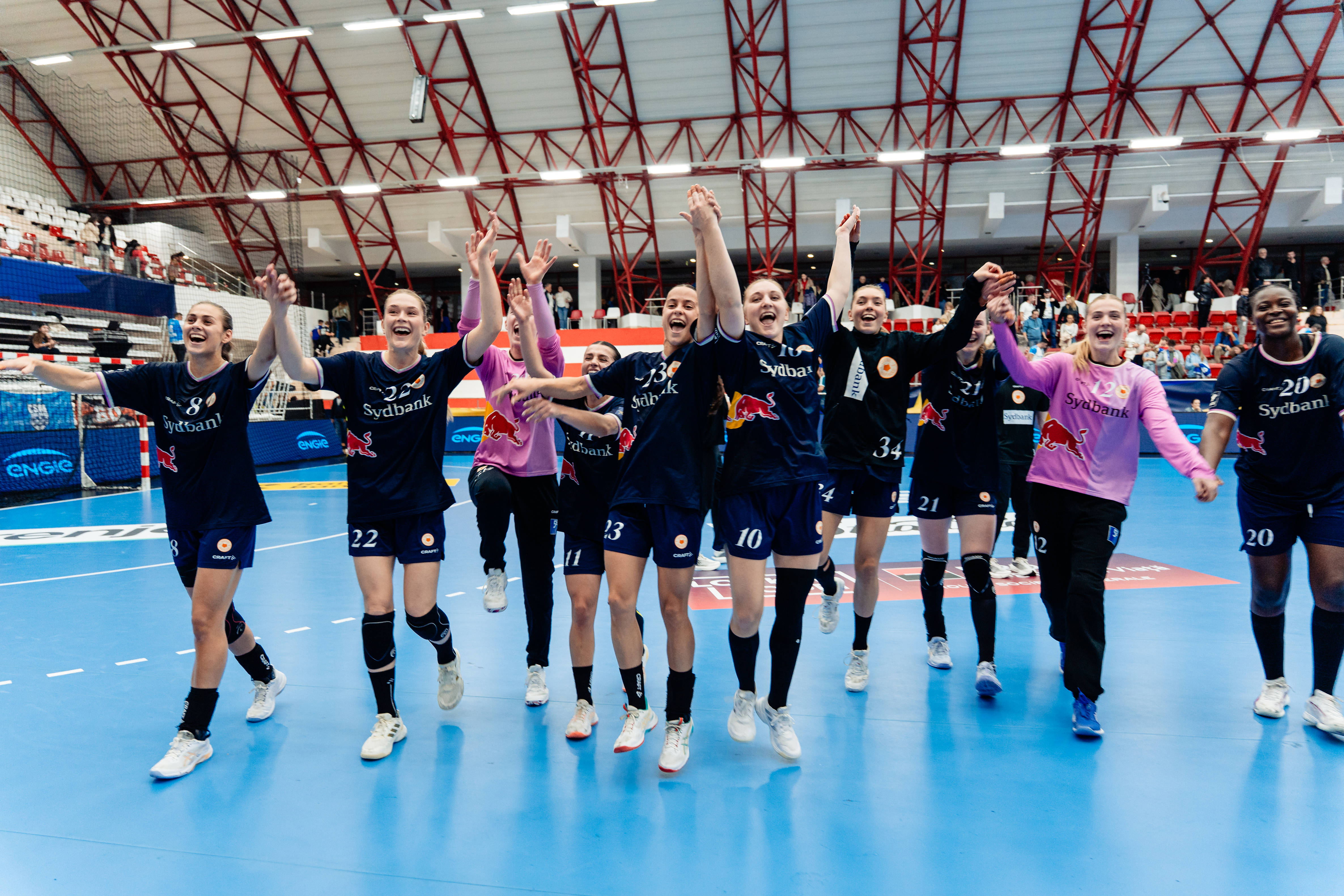 Odense stun CSM in handball Champions League, DVSC snatch win